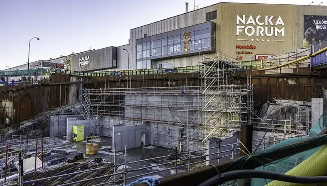 Sveriges längsta rulltrappa byggs i Nacka tunnelbana ...